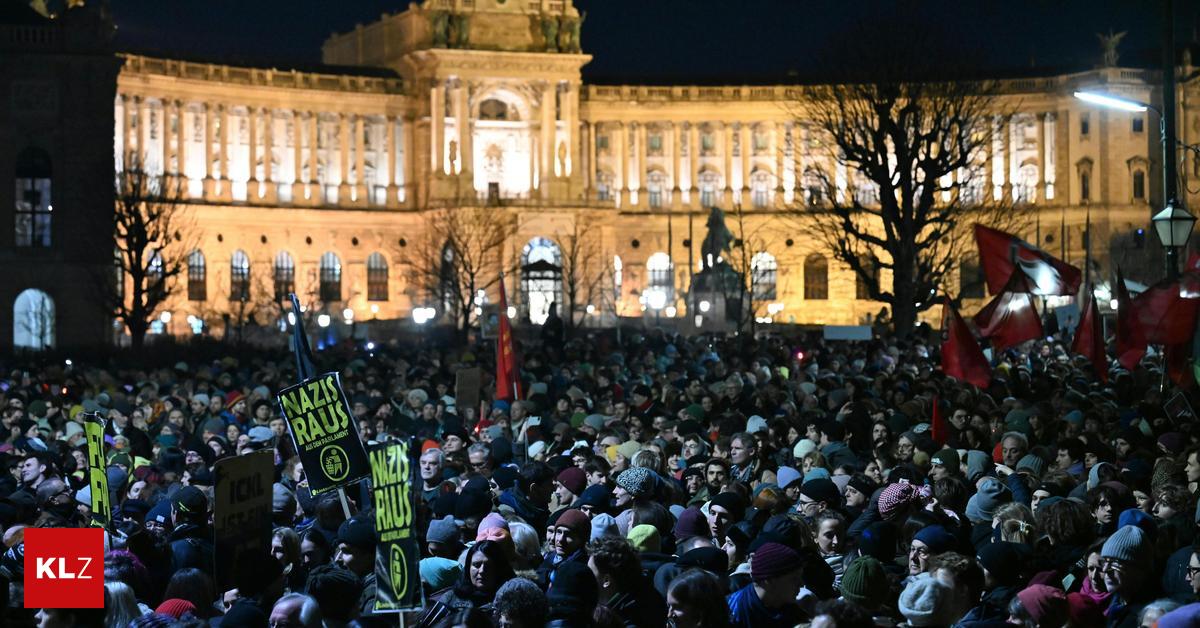 Demonstration: „Lichterkette“ gegen Kanzler Kickl am Ballhausplatz